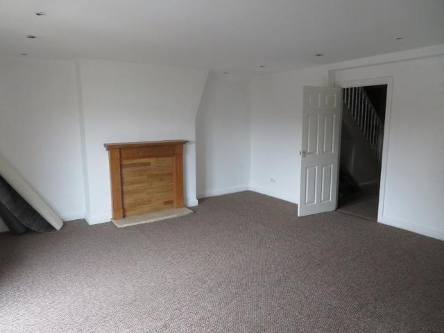 3 bedroom flat to rent
