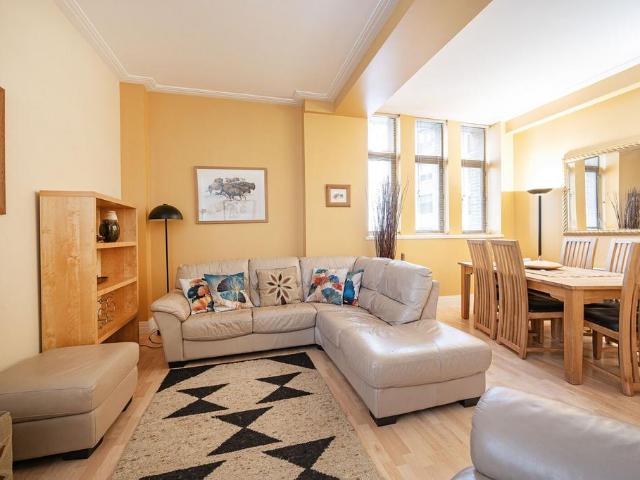 3 bedroom flat to rent