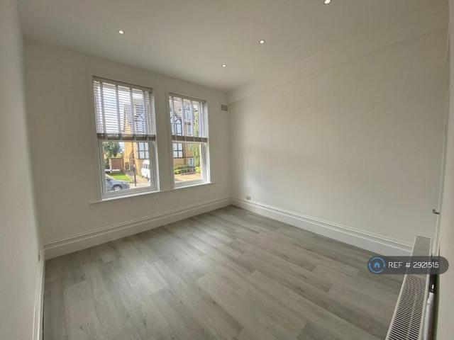 3 bedroom flat to rent