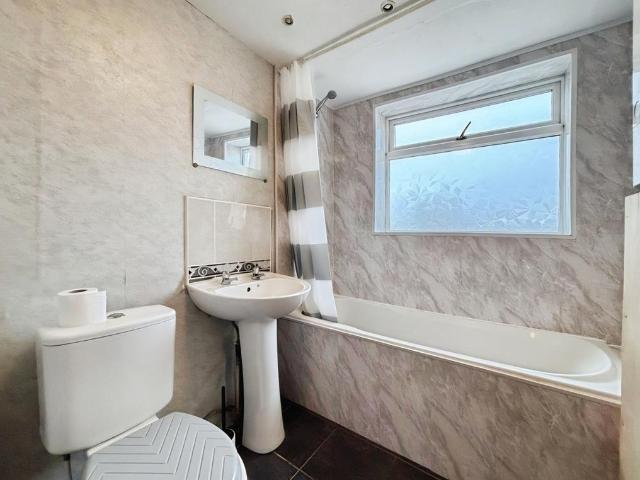 3 bedroom flat to rent