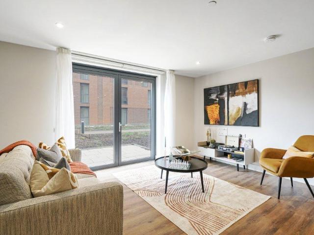 3 bedroom flat to rent