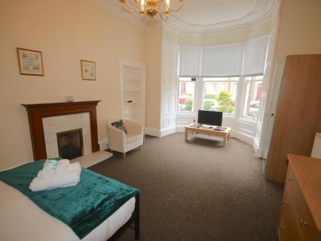 3 bedroom flat to rent