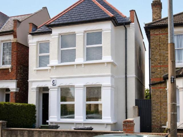 3 bedroom flat to rent