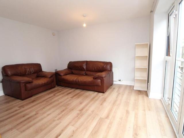 3 bedroom flat to rent