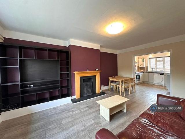 3 bedroom flat to rent
