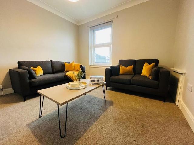 3 bedroom flat to rent