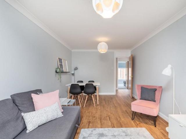 3 bedroom flat to rent