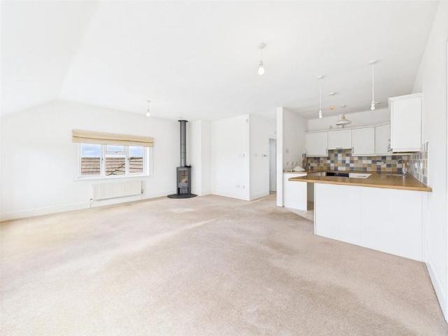 3 bedroom flat to rent