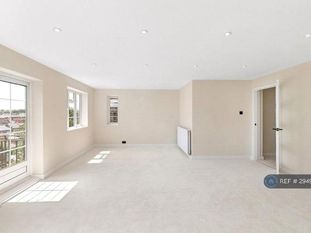 3 bedroom flat to rent