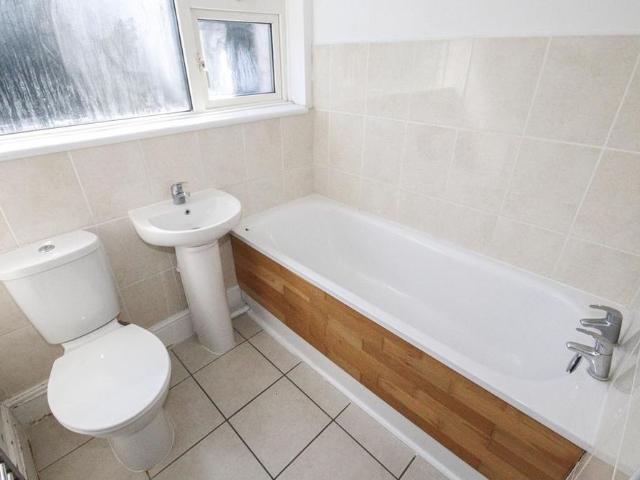3 bedroom flat to rent