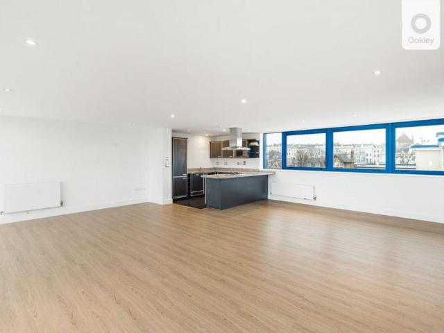 3 bedroom flat to rent