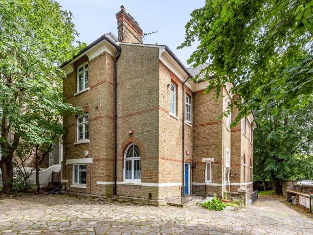 3 bedroom flat to rent