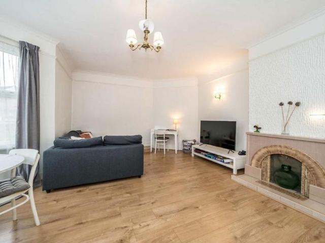3 bedroom flat to rent