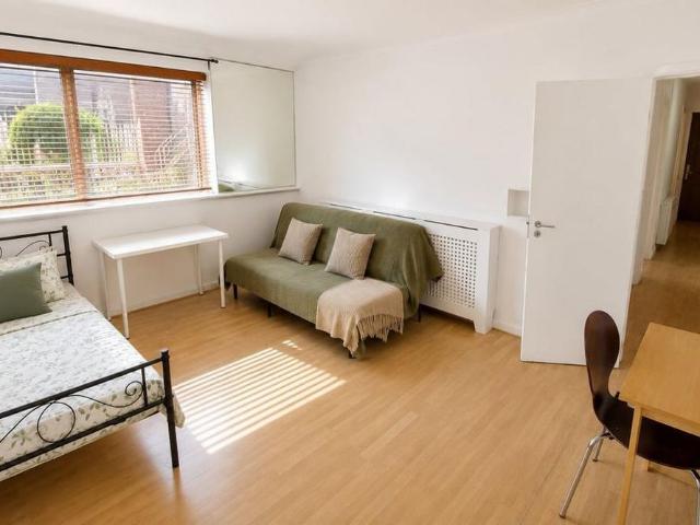 3 bedroom flat to rent