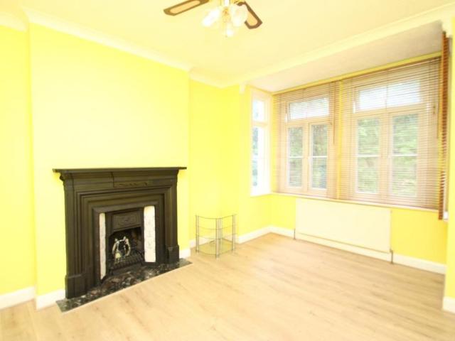 3 bedroom flat to rent