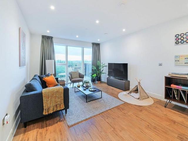 3 bedroom flat to rent