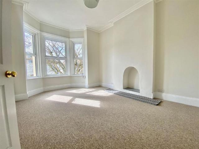 3 bedroom flat to rent