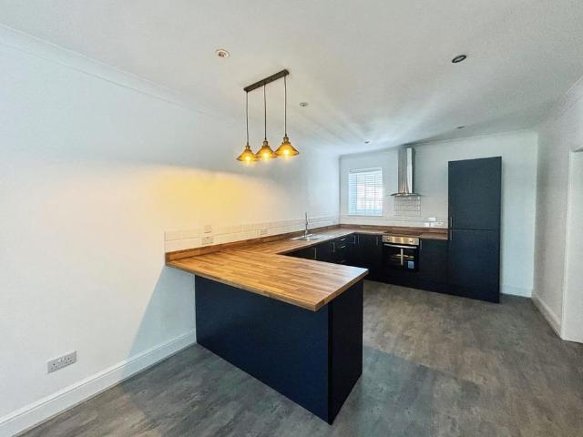 3 bedroom flat to rent