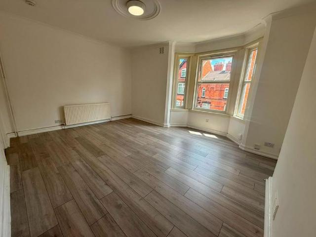 3 bedroom flat to rent