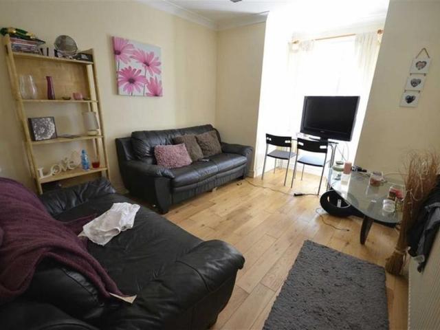 3 bedroom flat to rent