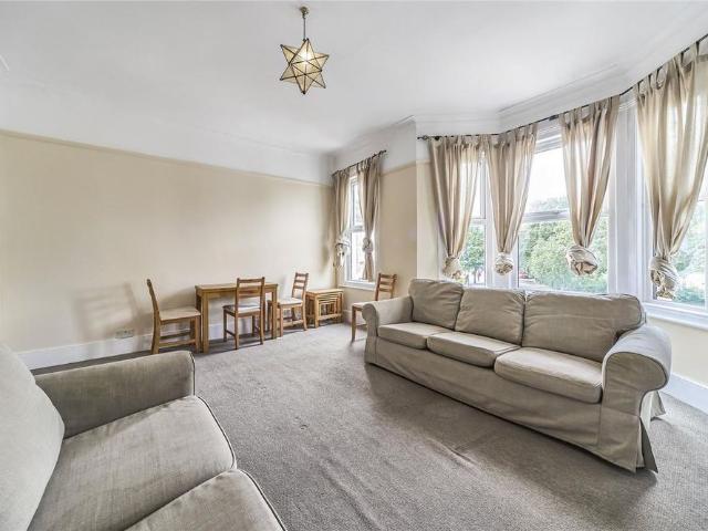 3 bedroom flat to rent