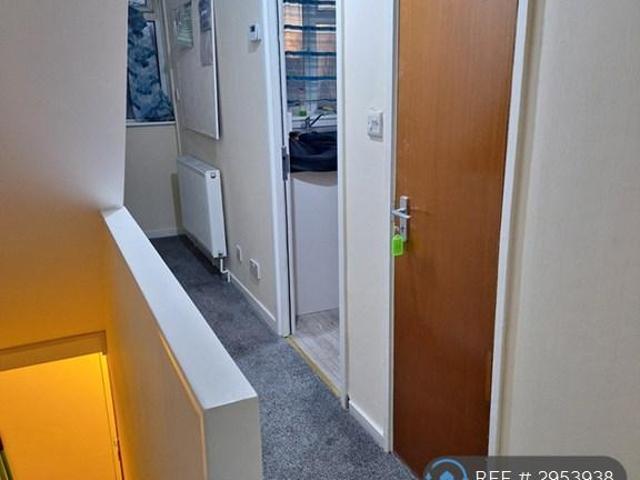3 bedroom flat to rent
