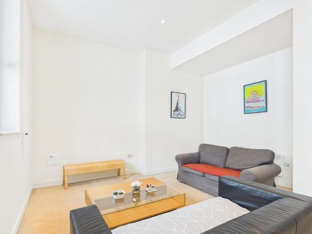3 bedroom flat to rent