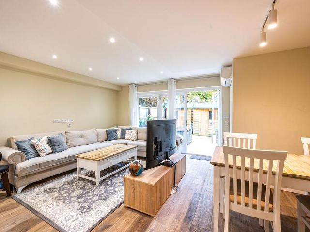 3 bedroom flat to rent