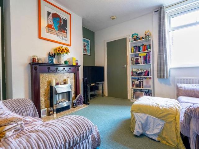 3 bedroom flat to rent