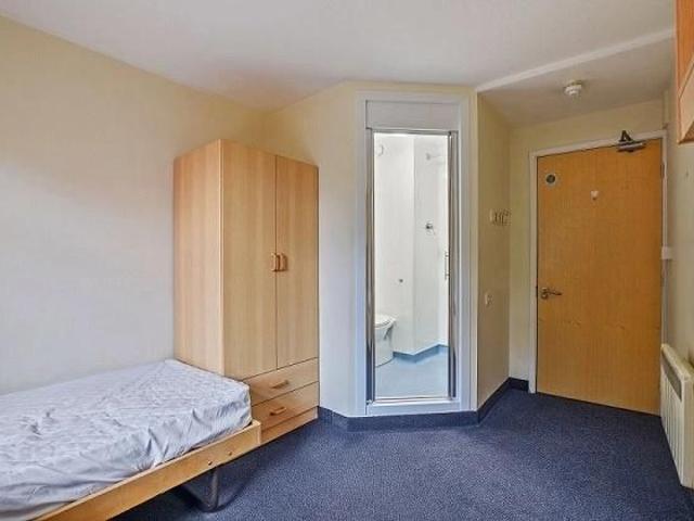 3 bedroom flat to rent