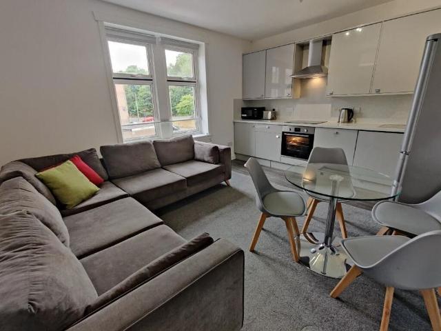 3 bedroom flat to rent