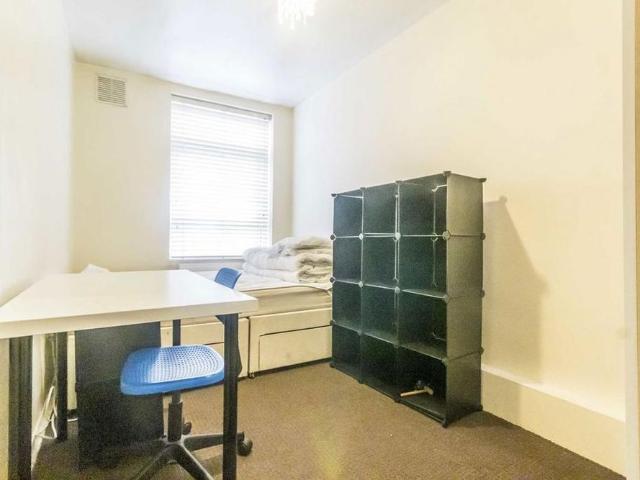 3 bedroom flat to rent