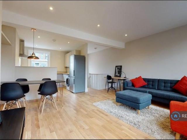 3 bedroom flat to rent