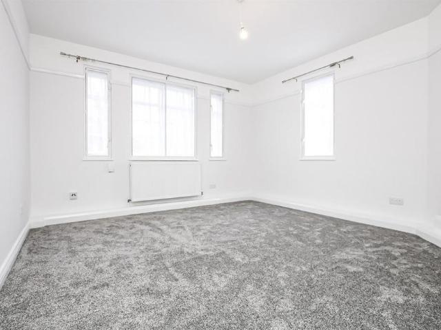 3 bedroom flat to rent
