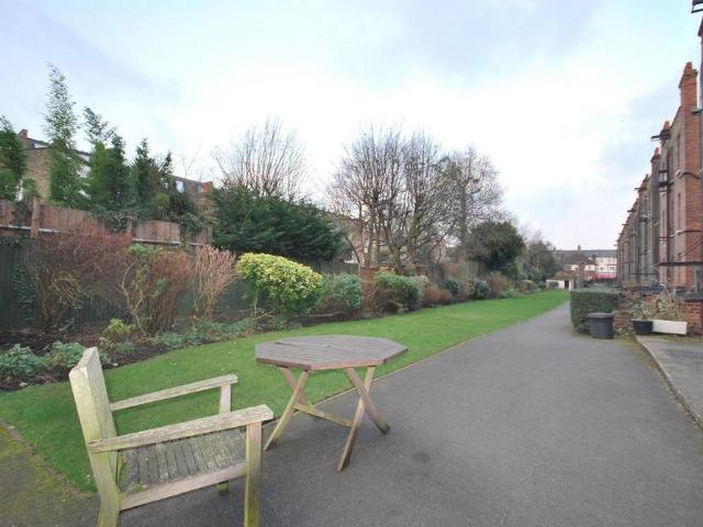 3 bedroom flat to rent