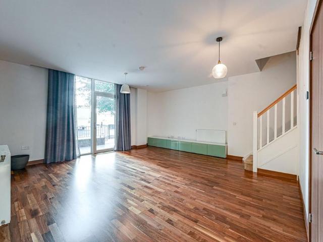 3 bedroom flat to rent