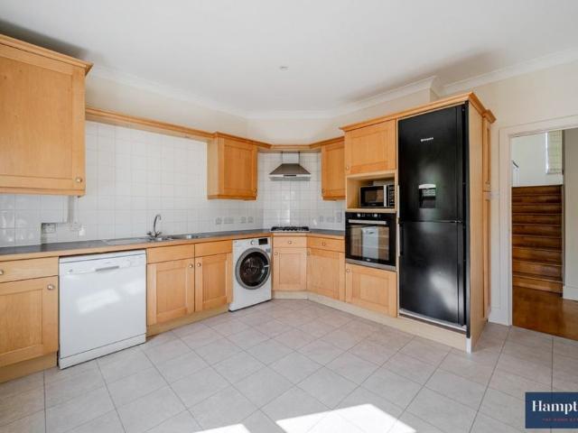 3 bedroom flat to rent