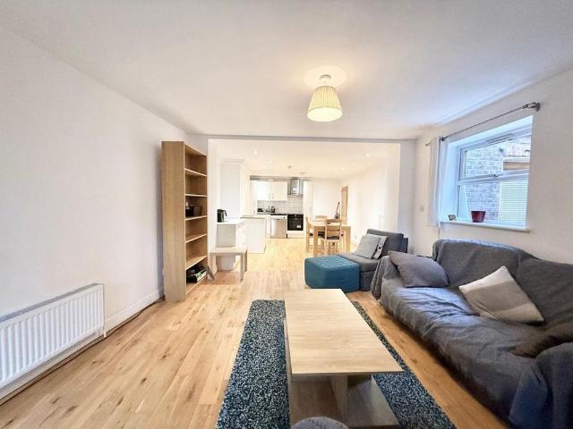 3 bedroom flat to rent