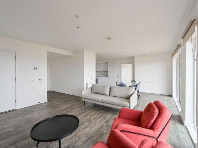 3 bedroom flat to rent