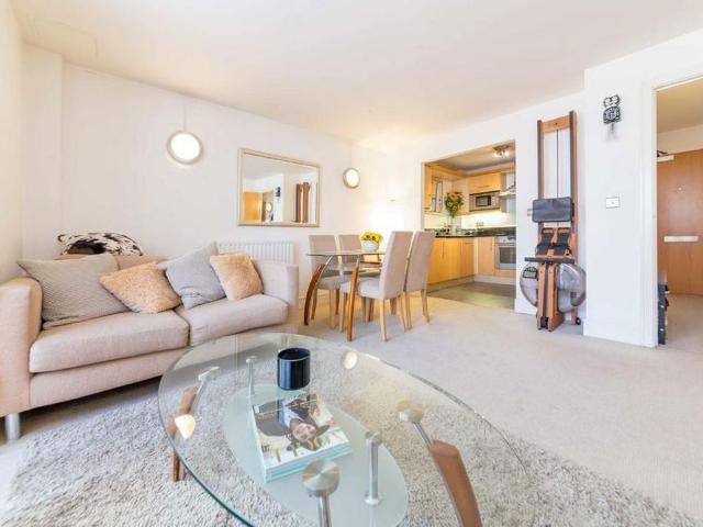 3 bedroom flat to rent