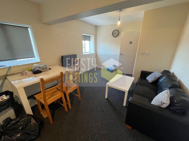 3 bedroom flat to rent