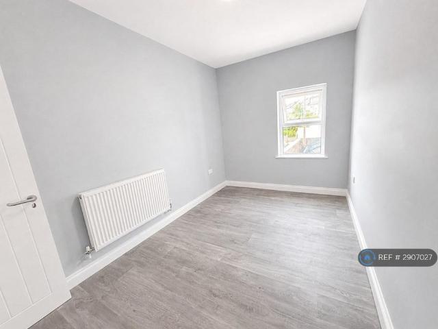 3 bedroom flat to rent