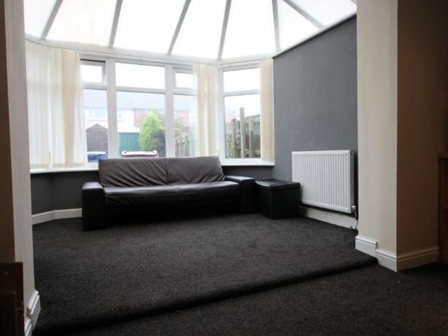 3 bedroom flat to rent