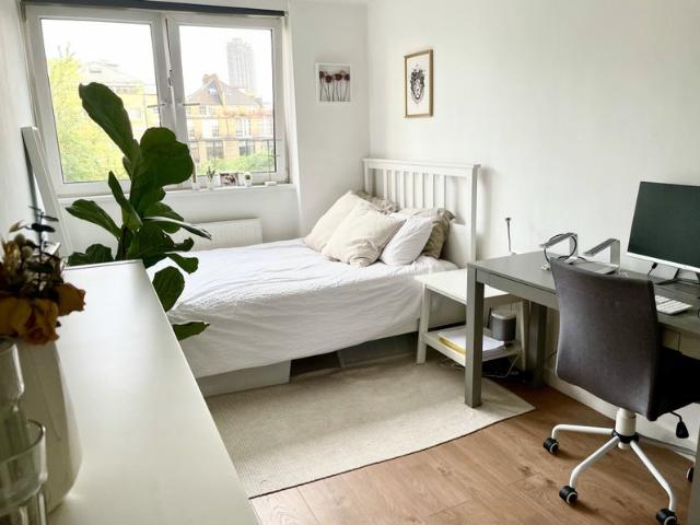 3 bedroom Flat with a living room in the city
