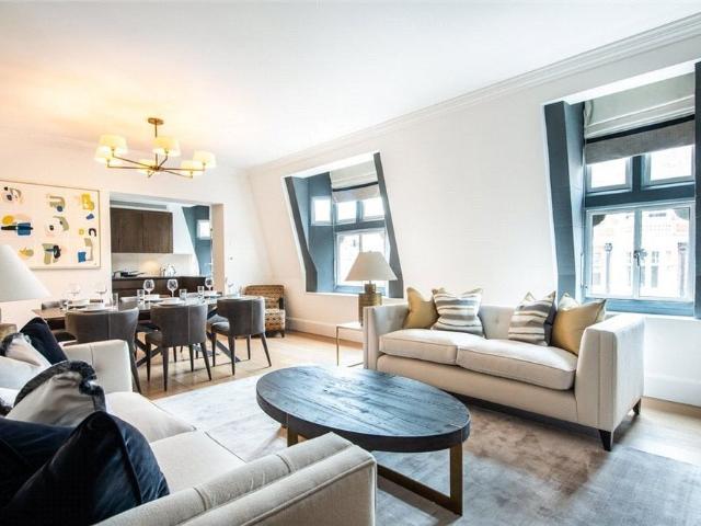 3 bedroom flat with 1 reception and 4 bathrooms in Mayfair, W1K