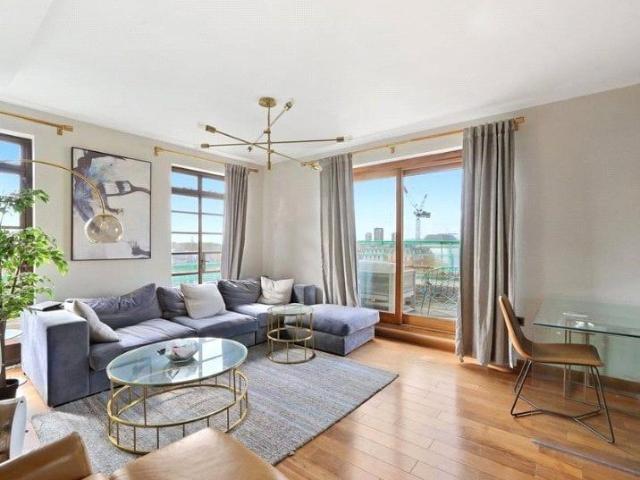 3 bedroom flat with 1 reception and 2 bathrooms in Gloucester Place, NW1