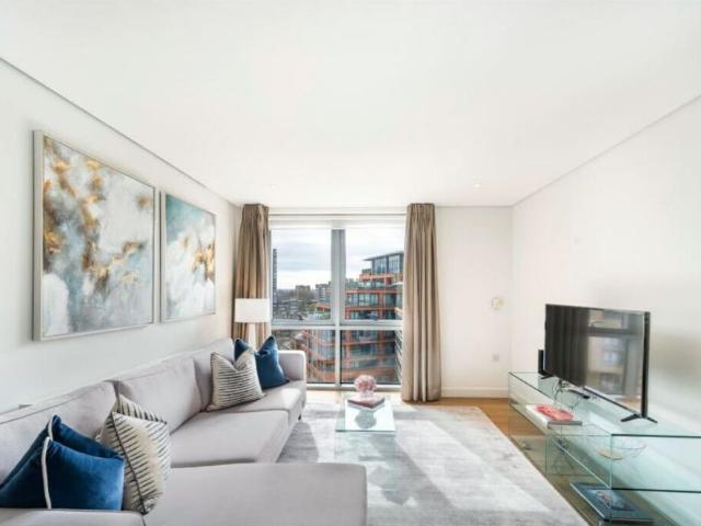 3 bedroom flat with 1 reception and 2 bathrooms in Hyde Park, W2