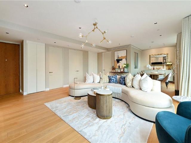 3 bedroom flat with 1 reception and 3 bathrooms in Marylebone, W1W
