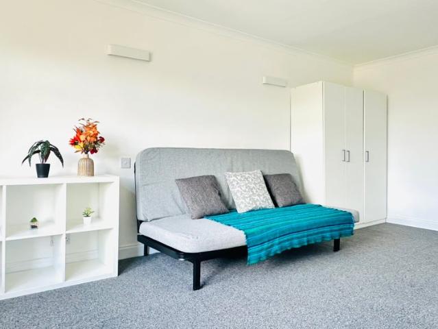 3 bedroom flat close to Napier Campus