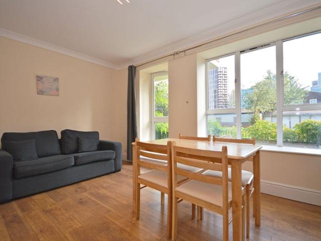 3 Bedroom Flat E16
